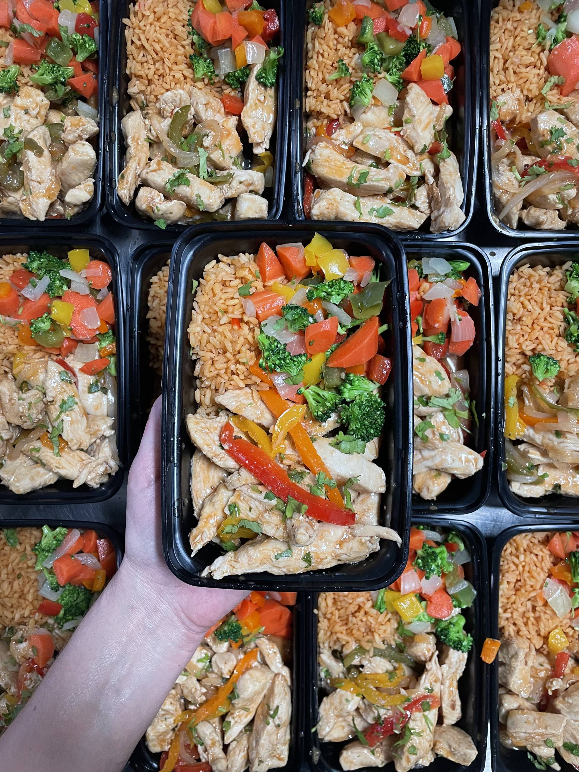 Pollo chipotle con arroz guisado y vegetales - ZOÍ Meals | Fresh ...